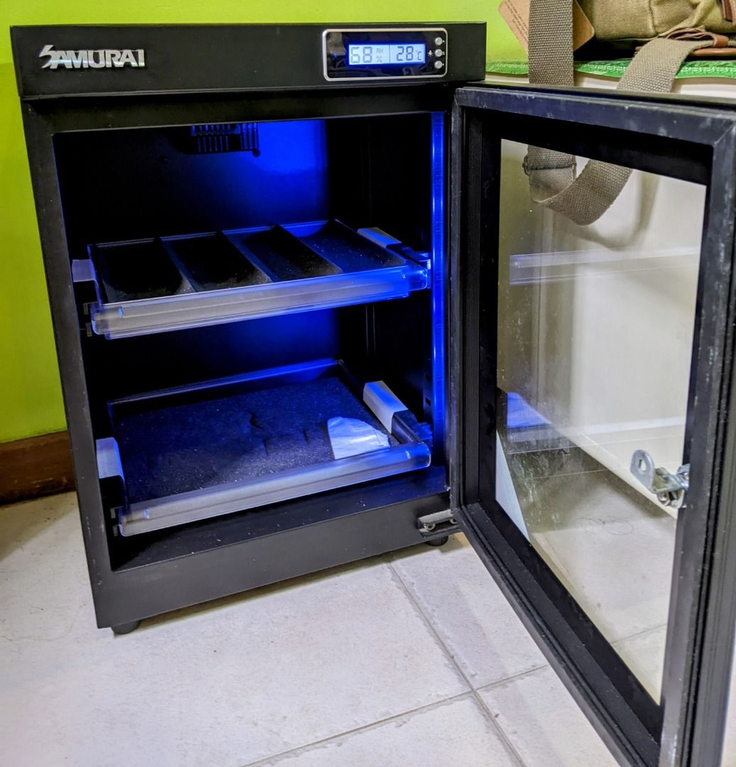 Camera Dry Cabinet 36L(Samurai) in excellent condition, Photography ...