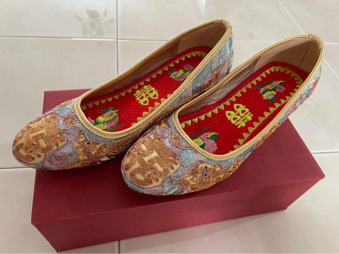 Chinese Wedding Kua Shoes, Women's Fashion, Footwear, Heels on Carousell
