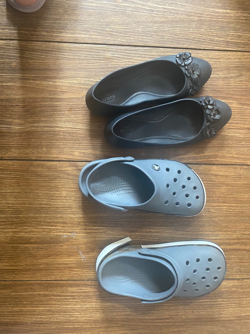 Crocs flats and clogs, Women's Fashion, Footwear, Slippers and slides ...