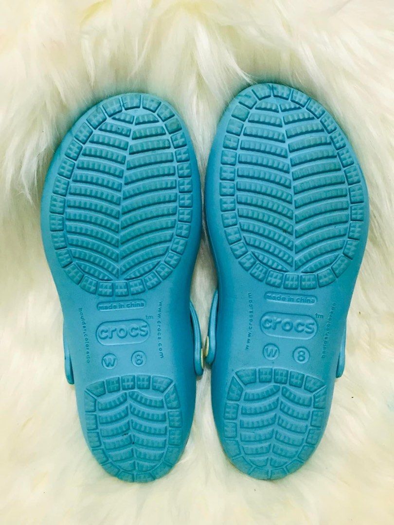 Crocs w8, Women's Fashion, Footwear, Slippers and slides on Carousell