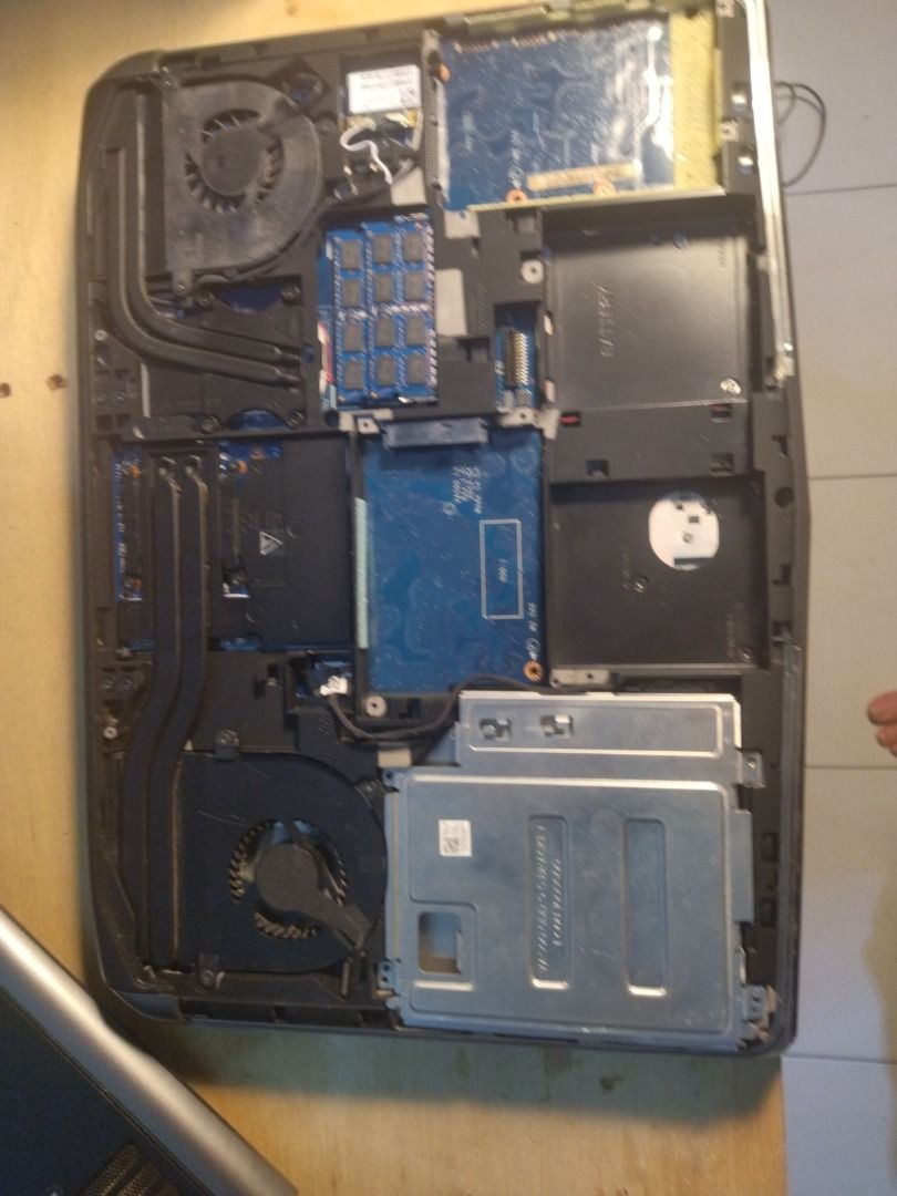 Dell alienware m17 r1 for parts only, Computers & Tech, Parts ...