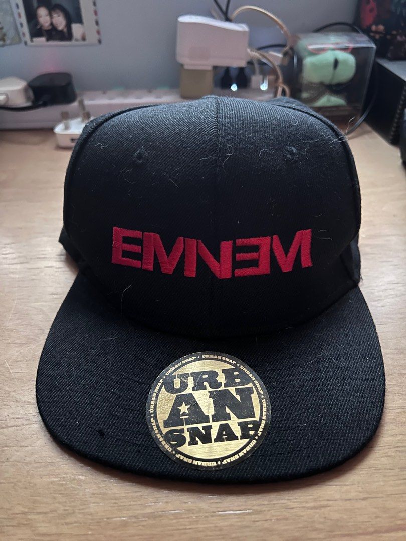 Eminem - Kamikaze Tour cap (limited edition), 男裝, 手錶及配件, 棒球帽、帽 - Carousell