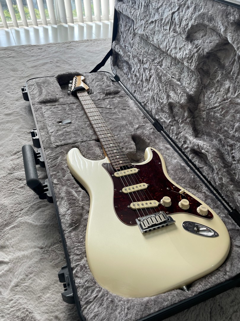 Fender Elite Stratocaster SSS, Hobbies & Toys, Music & Media, Musical ...