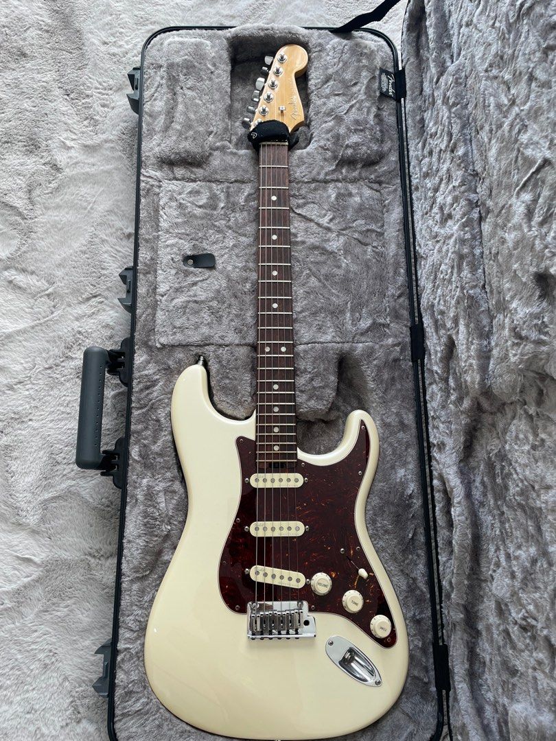 Fender Elite Stratocaster SSS, Hobbies & Toys, Music & Media, Musical ...