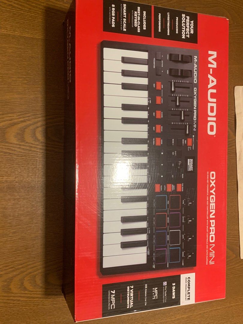 M - audio oxygen pro mini -32 key, Hobbies & Toys, Music & Media ...