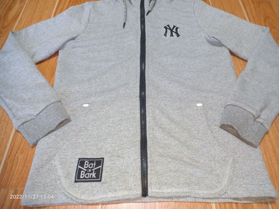 New York Yankees Bat MLB Bark, Men's Fashion, Coats, Jackets and ...