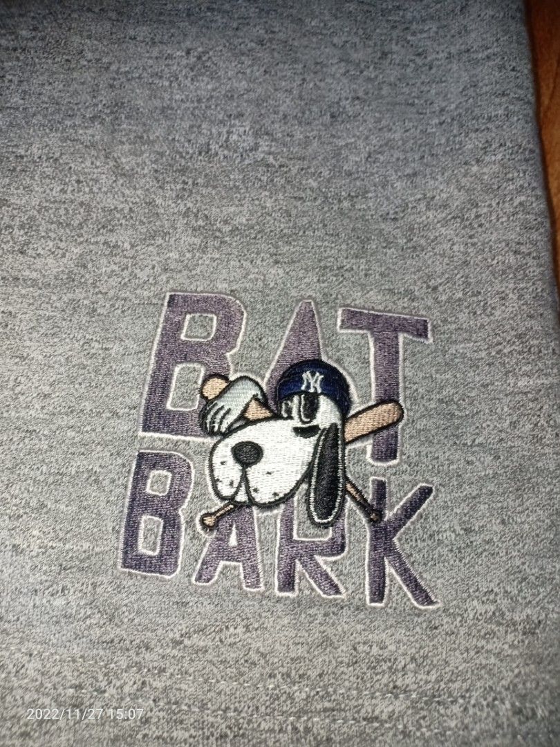 New York Yankees Bat MLB Bark, Men's Fashion, Coats, Jackets and ...