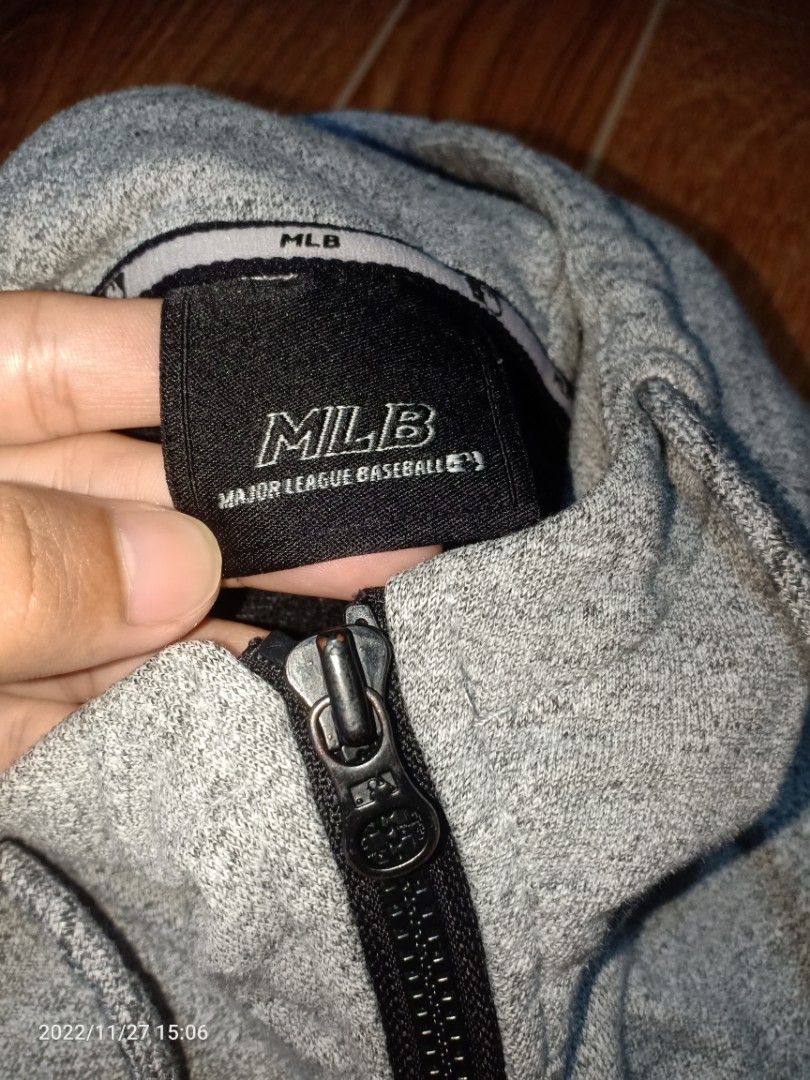 New York Yankees Bat MLB Bark, Men's Fashion, Coats, Jackets and ...