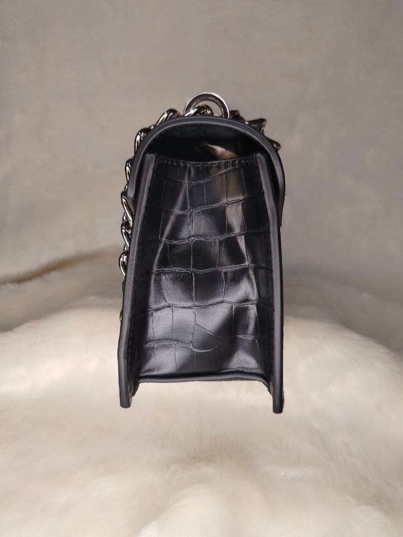 Original HOW R U Sling Bag, Women's Fashion, Bags & Wallets, Purses ...