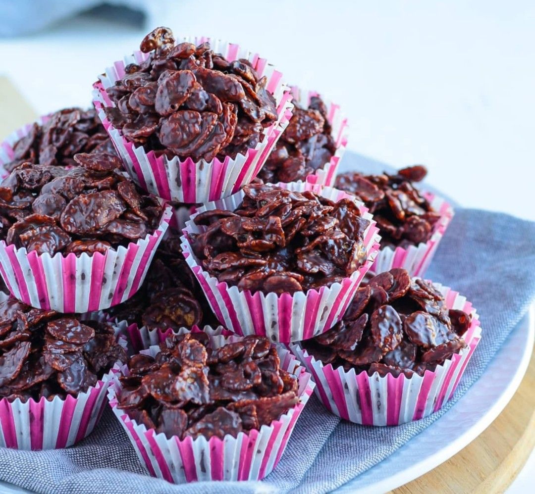Pineapple Tarts , Honey Cornflakes and Chocolate Cornflakes, Food ...