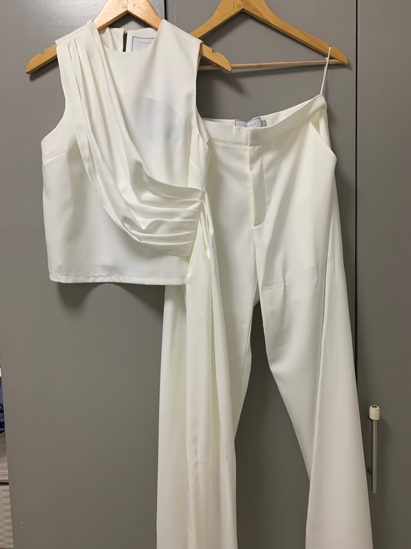 plains and prints x maureen disini set, Women's Fashion, Dresses & Sets ...