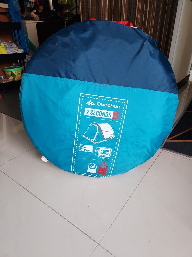 Quechua 2 second tent, Sports Equipment, Hiking & Camping on Carousell