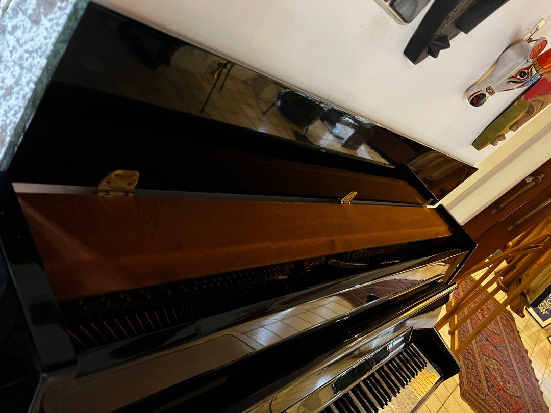 Samick mini upright Piano (imperial German scale) with bench, Hobbies ...