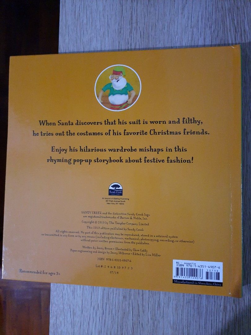 Santa's New Suit (A pop-up story), 興趣及遊戲, 書本 & 文具, 小朋友書 - Carousell