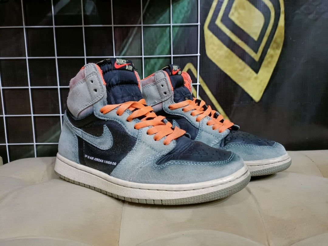 Sepatu Nike air Jordan 1 high OG grey crimson, Fesyen Pria, Sepatu ...