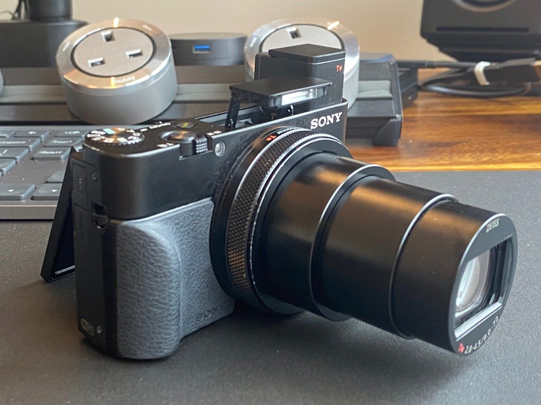 Sony RX100 mk6 (vi), Photography, Cameras on Carousell