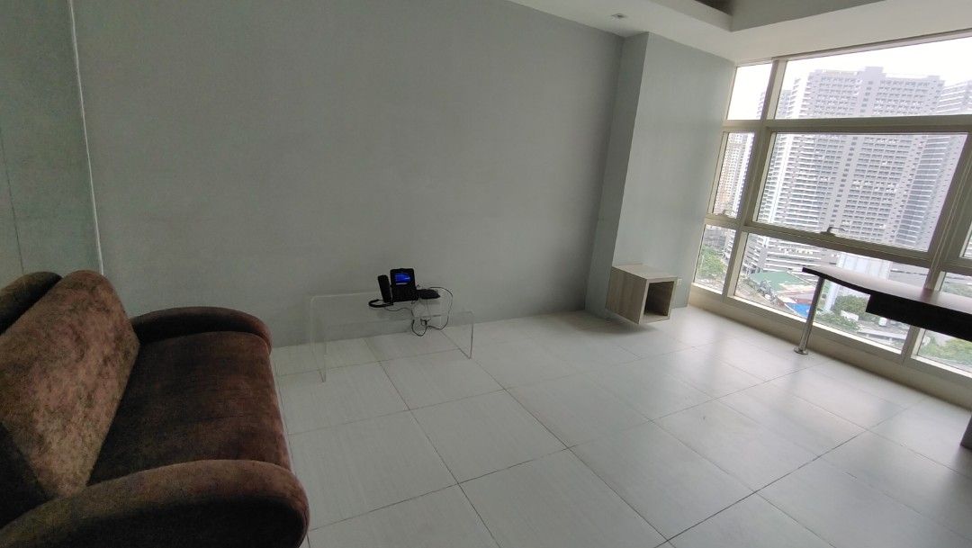 Studio Unit on High End Greenfield EDSA Shaw Blvd - Twin Oaks Place ...