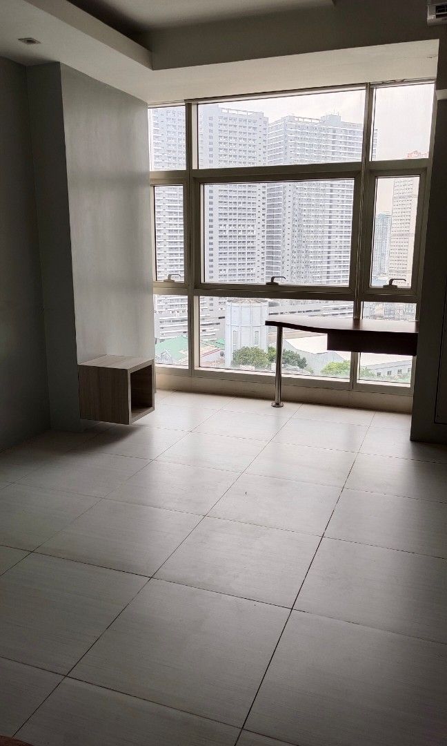 Studio Unit on High End Greenfield EDSA Shaw Blvd - Twin Oaks Place ...