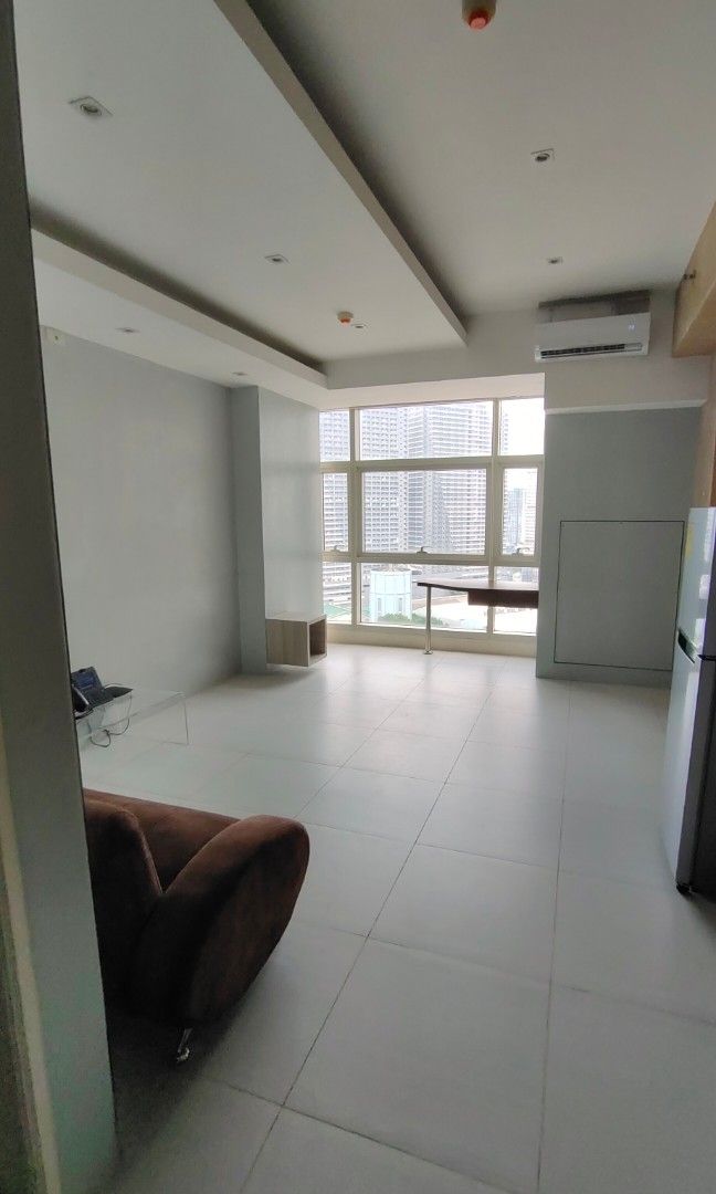 Studio Unit on High End Greenfield EDSA Shaw Blvd - Twin Oaks Place ...