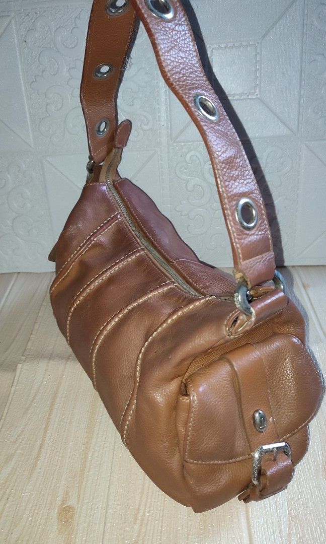 Tas Tods Kulit Asli seken bekas second preloved ada minus di veter ...