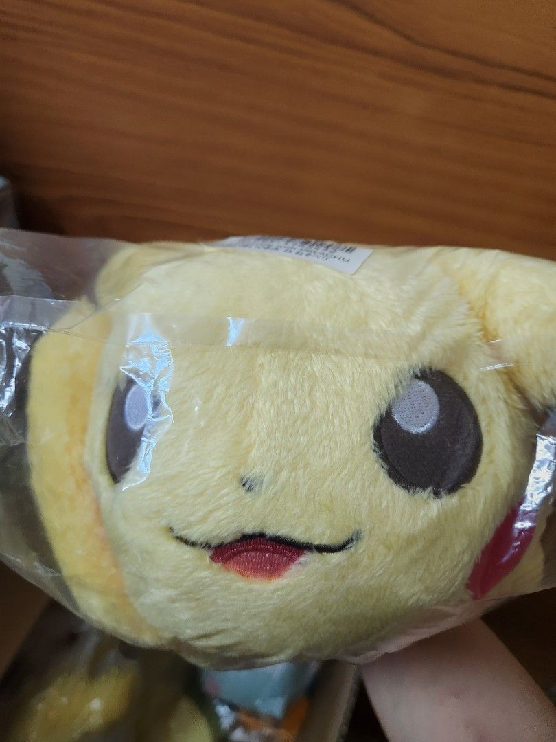 Toreba Pikachu Warm and Fluffy plush / Authentic Bandai Pikachu plush ...