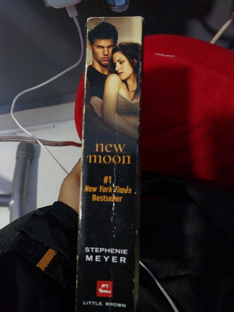 Twillight Saga New Moon Book, Hobbies & Toys, Books & Magazines ...