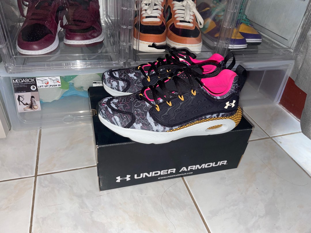 under armour revenant como, Men's Fashion, Footwear, Sneakers on Carousell
