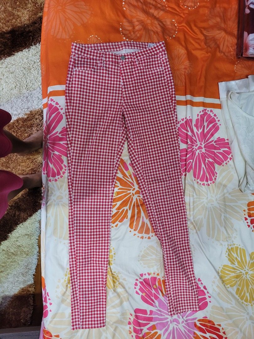 Uniqlo red and white pants, Women's Fashion, Bottoms, Jeans & Leggings ...