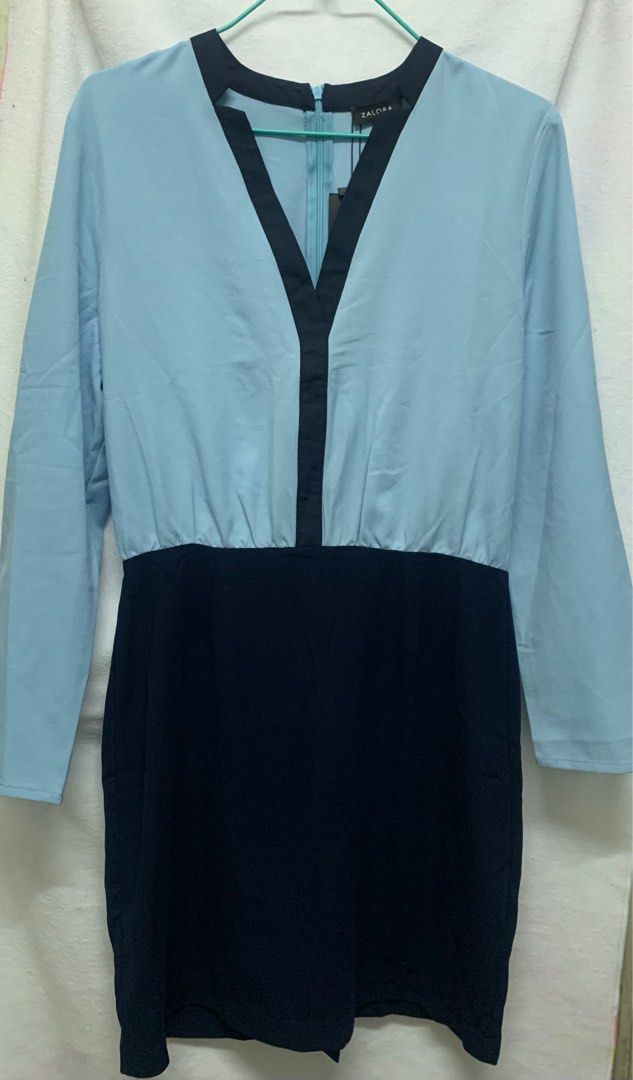 V cut dress for work, 女裝, 連身裙 & 套裝, 連身裙 - Carousell