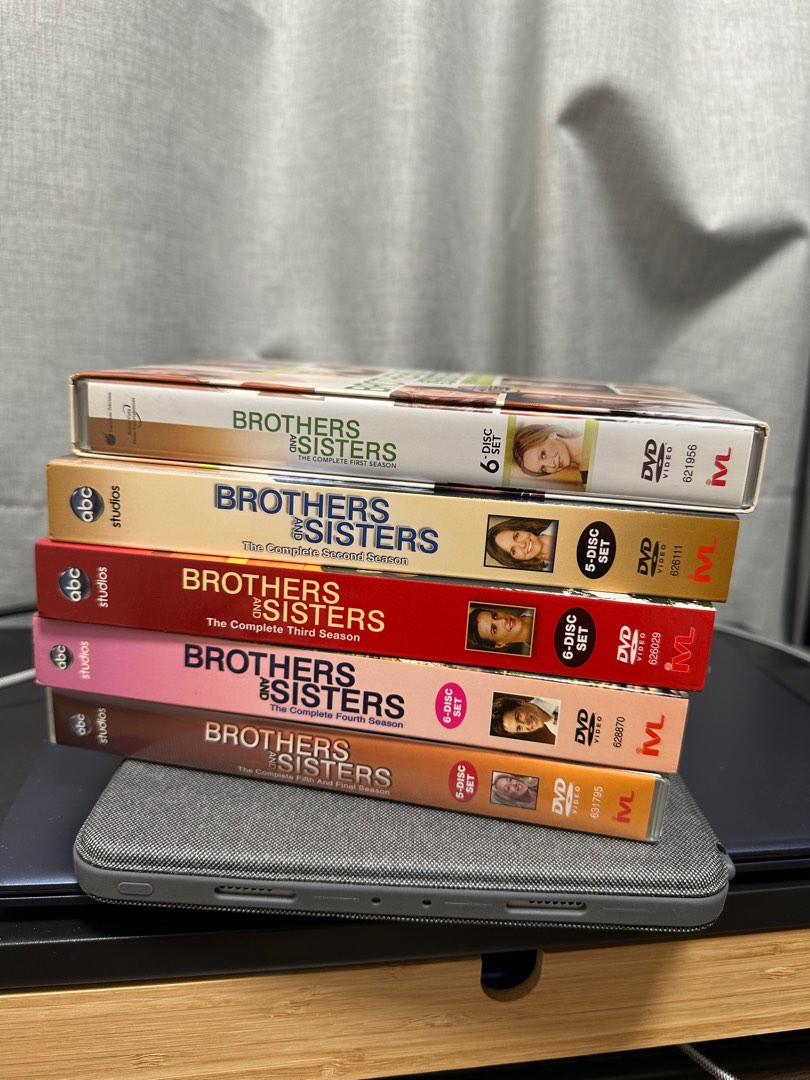 美劇 brothers & sisters 全五季, 興趣及遊戲, 音樂樂器 & 配件, 音樂與媒體 - CD 及 DVD - Carousell