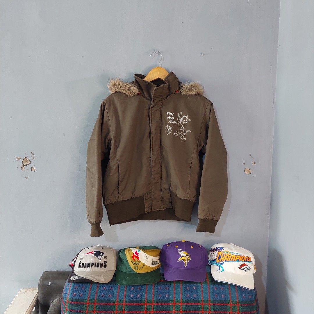 BOMBER TOM JERRY, Fesyen Pria, Pakaian , Atasan di Carousell