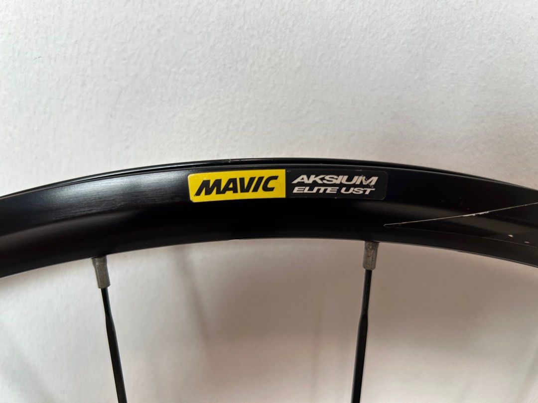 Mavic Aksium Elite UST Disc Front Wheel (ONLY Front Wheel), Sports ...
