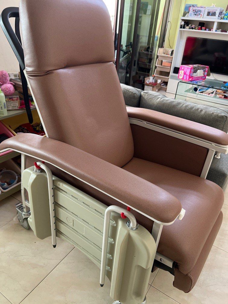 Mobile recliner Geriatric chair with tray (Lifeline), Furniture & Home ...