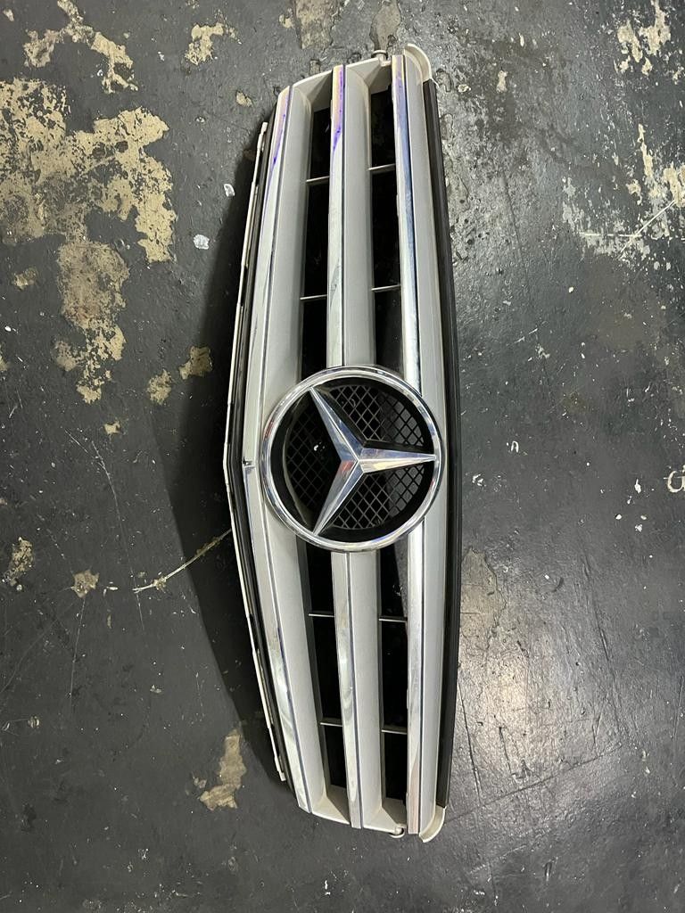 Original C200 W204 front Grill with logo, Car Accessories, Accessories ...