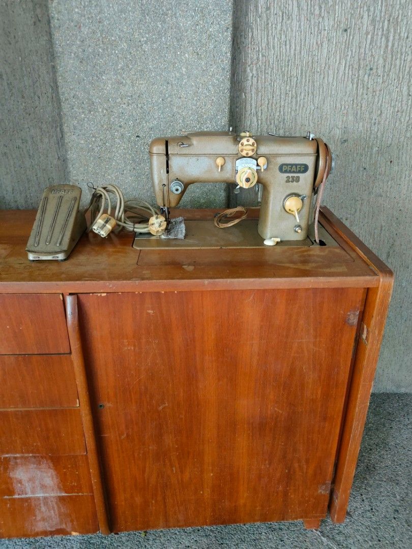 Pfaff 230 Vintage automatic sewing machine, Hobbies & Toys, Memorabilia ...
