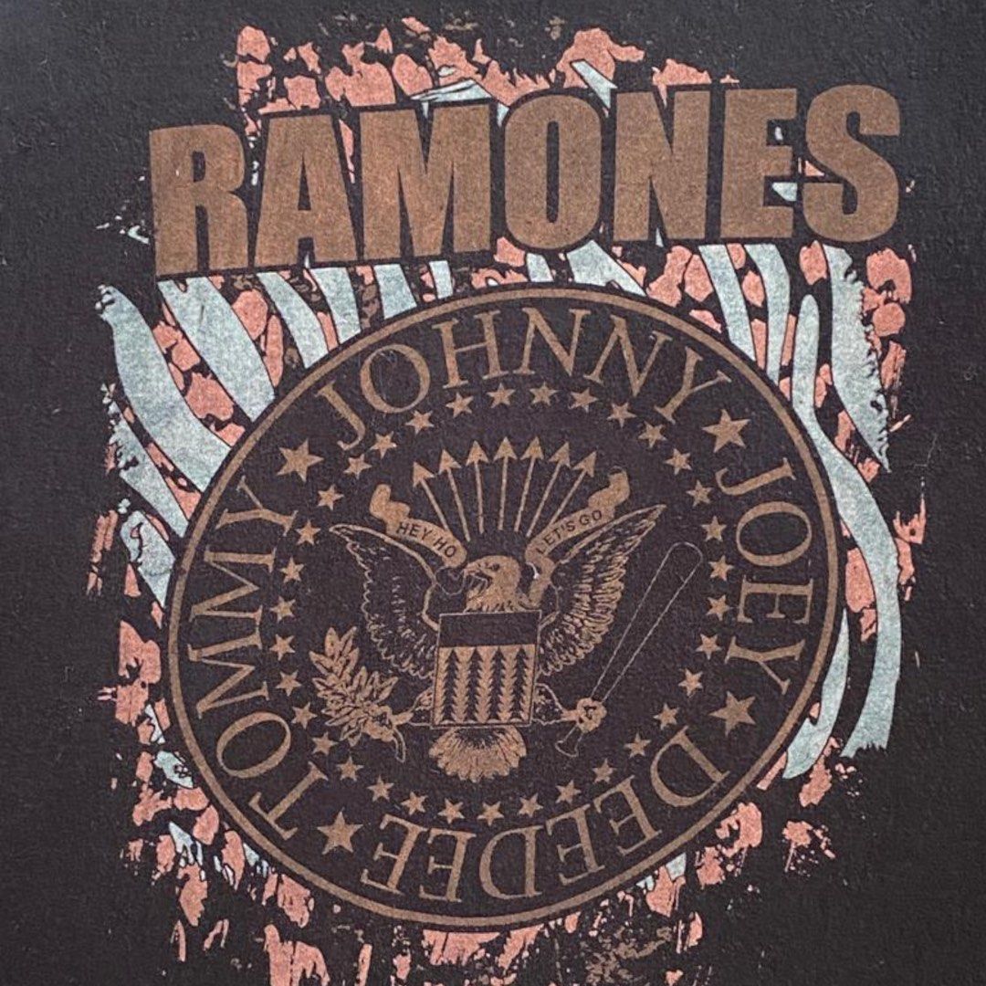 Ramones Logo Crest RAMONES 1-2-3-4 size S, Men's Fashion, Tops & Sets ...