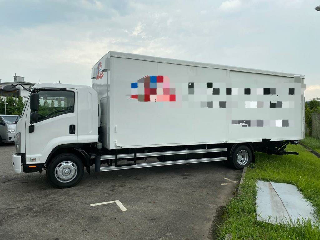 Rental Lorry Truck 24ft Isuzu Box & Tailgate Manual Diesel Rent Lease ...