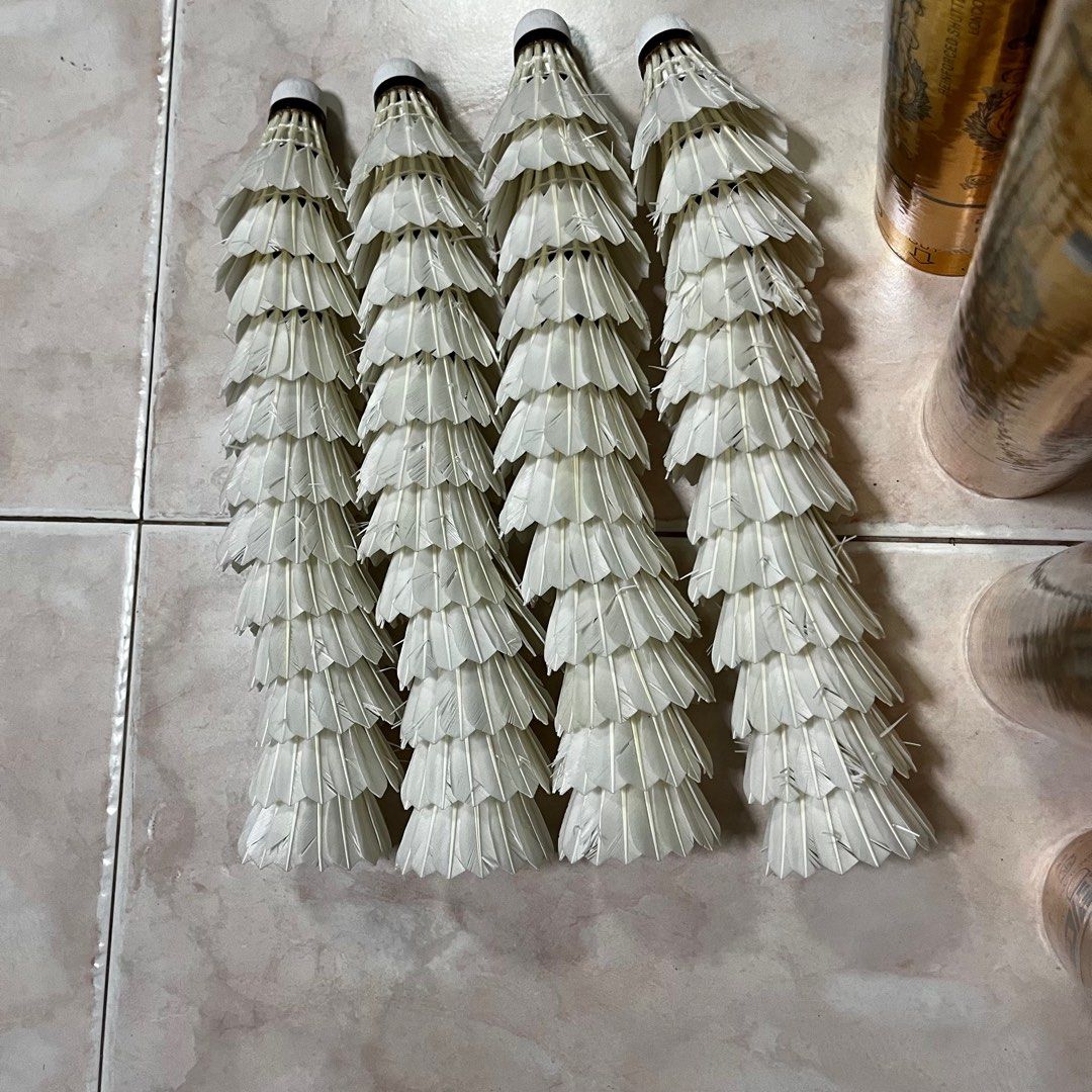 RSL Ultimate Badminton Shuttlecock Shuttle [used], Sports Equipment ...