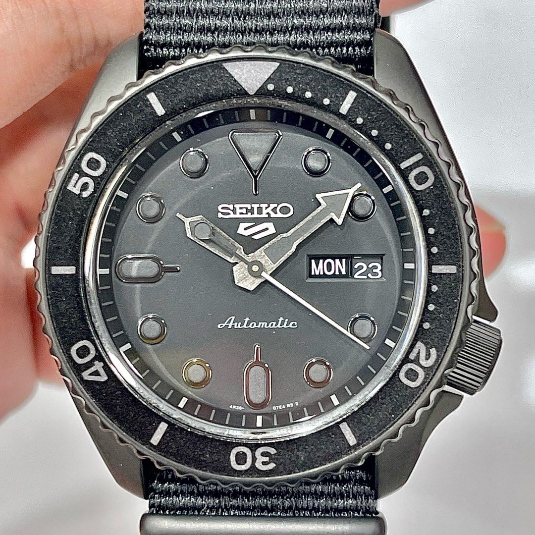 Seiko Stealth All Black 5KX on Batman Nato strap SRPD79K1, Men's ...