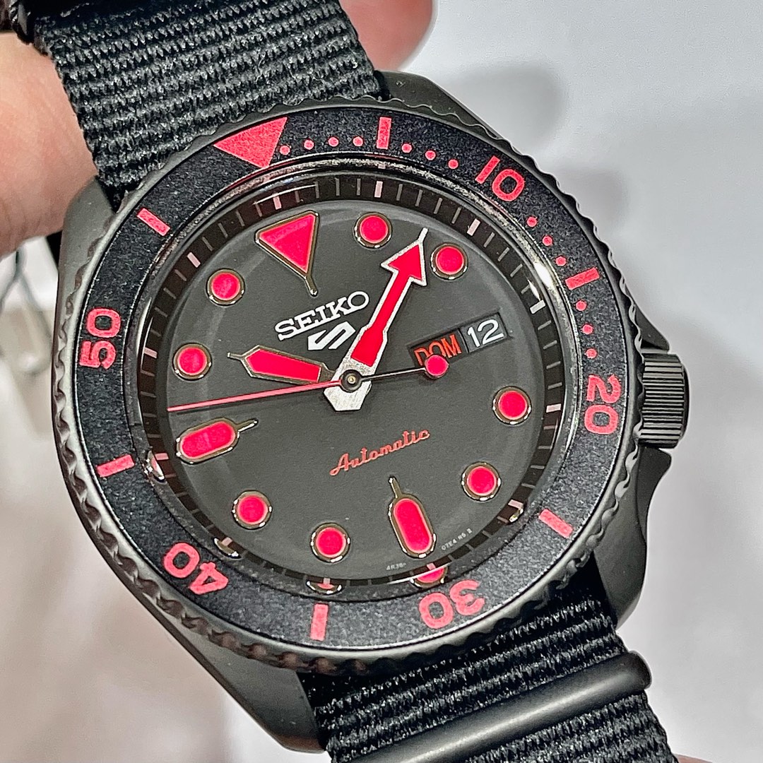 Seiko Stealth All Black 5KX with Red Markers on Batman Nato strap ...