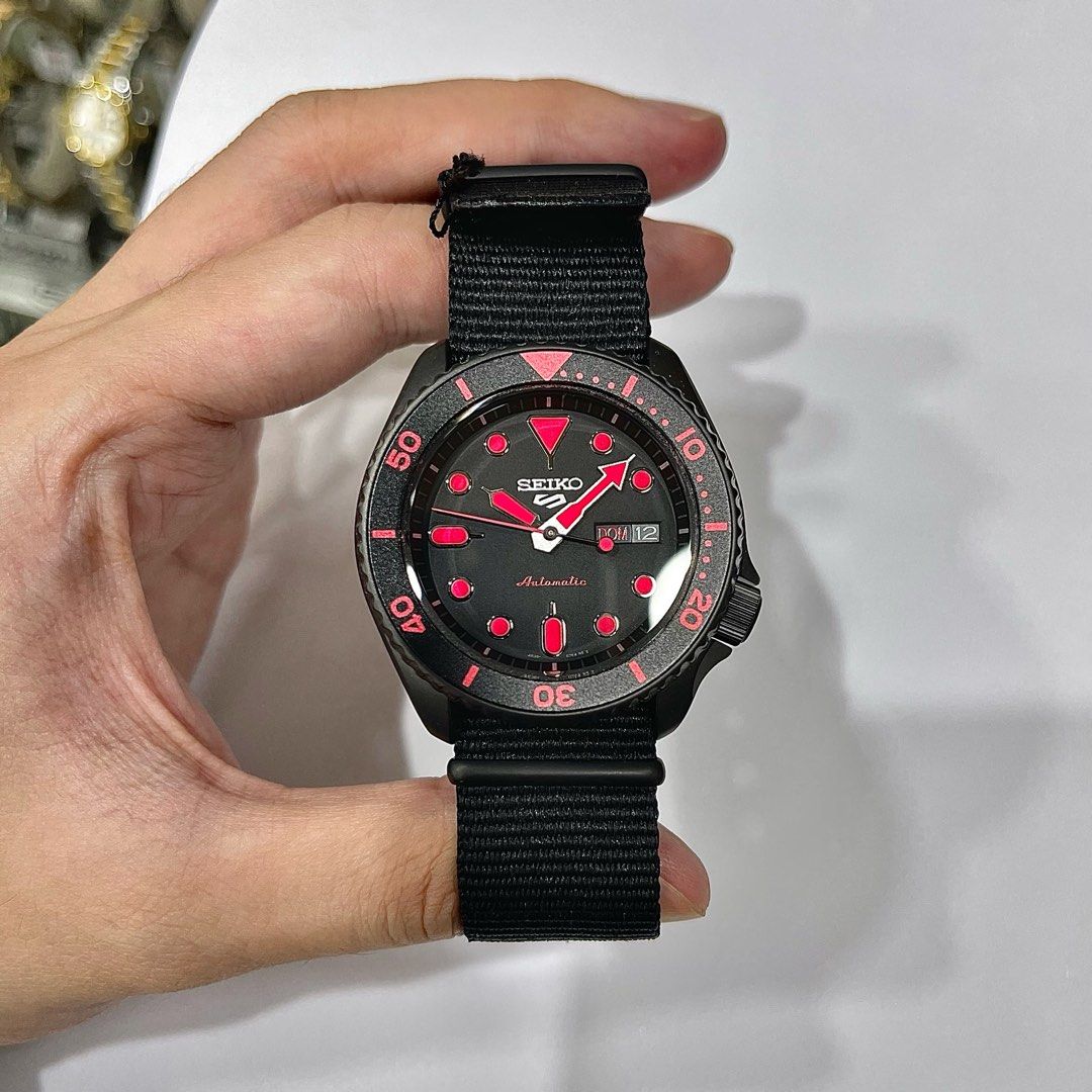 Seiko Stealth All Black 5KX with Red Markers on Batman Nato strap ...