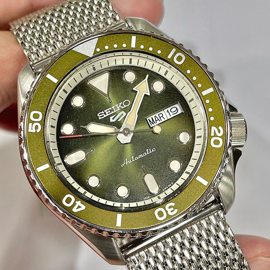Seiko Sunburst Green Suits Style Dial on mesh strap SRPD75K1, Men's ...
