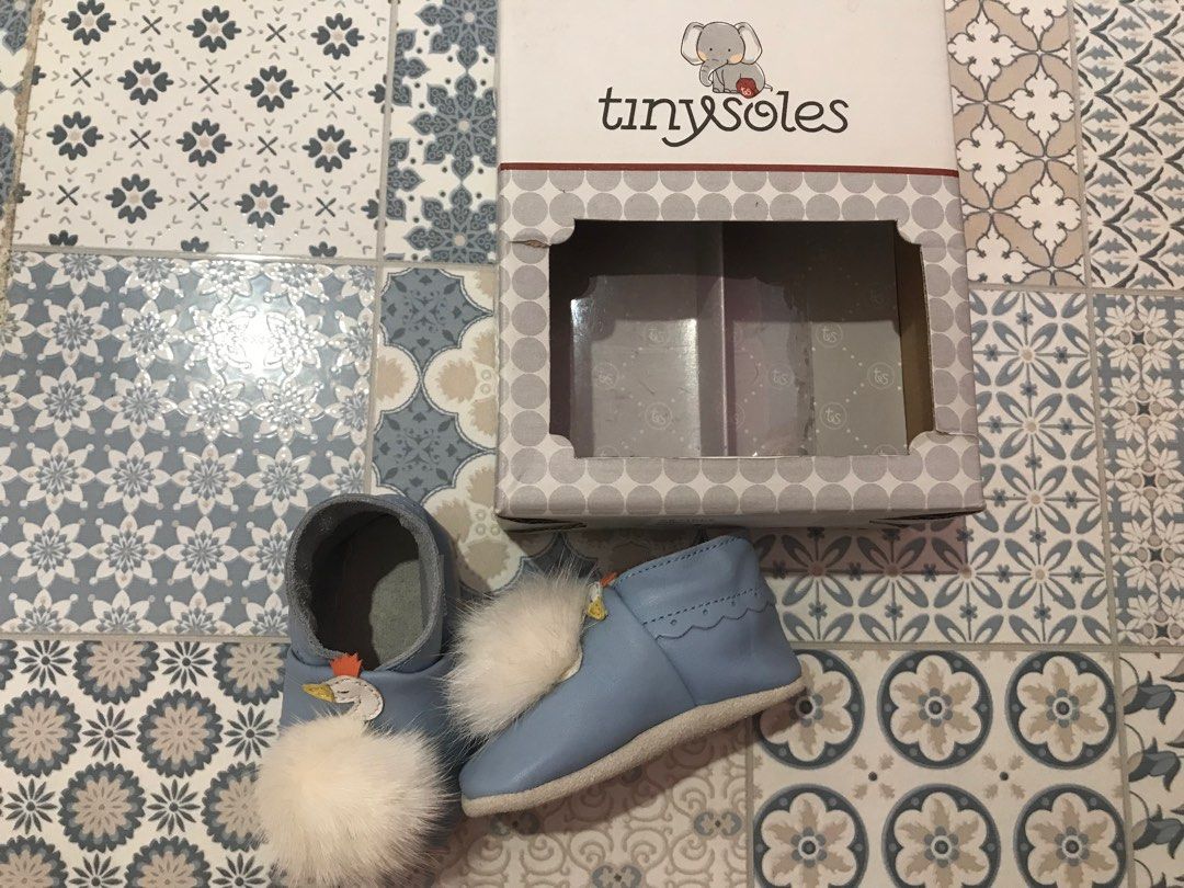 Sepatu bayi tinysoles, Bayi & Anak, Baju Bayi di Carousell