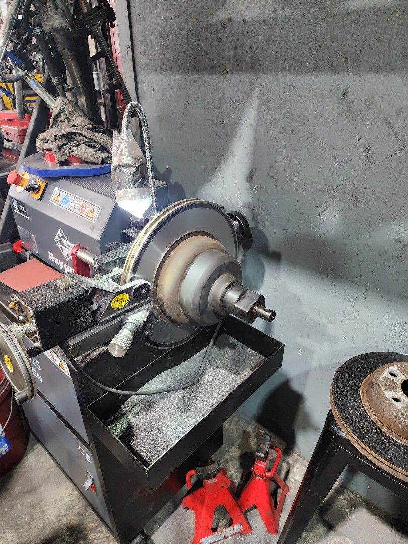 Skim disc rotor with installation, Car Accessories, Car Workshops ...