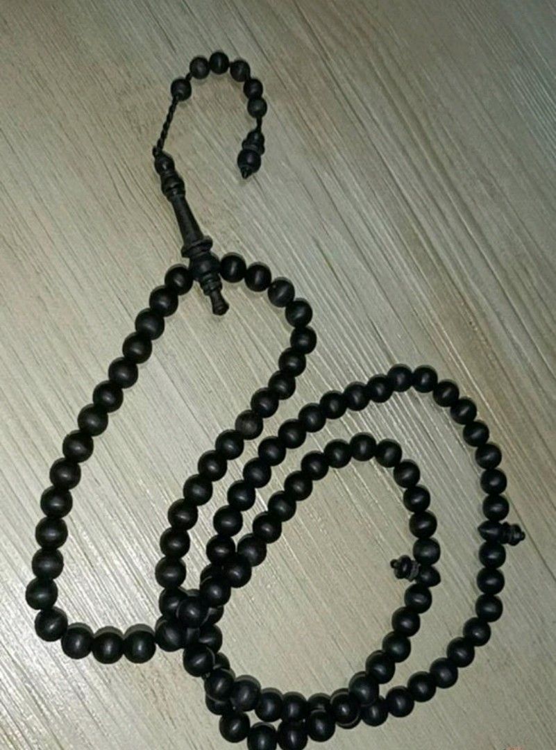 Tasbih gemunggal hitam tenggelam dalam air, Hobbies & Toys ...