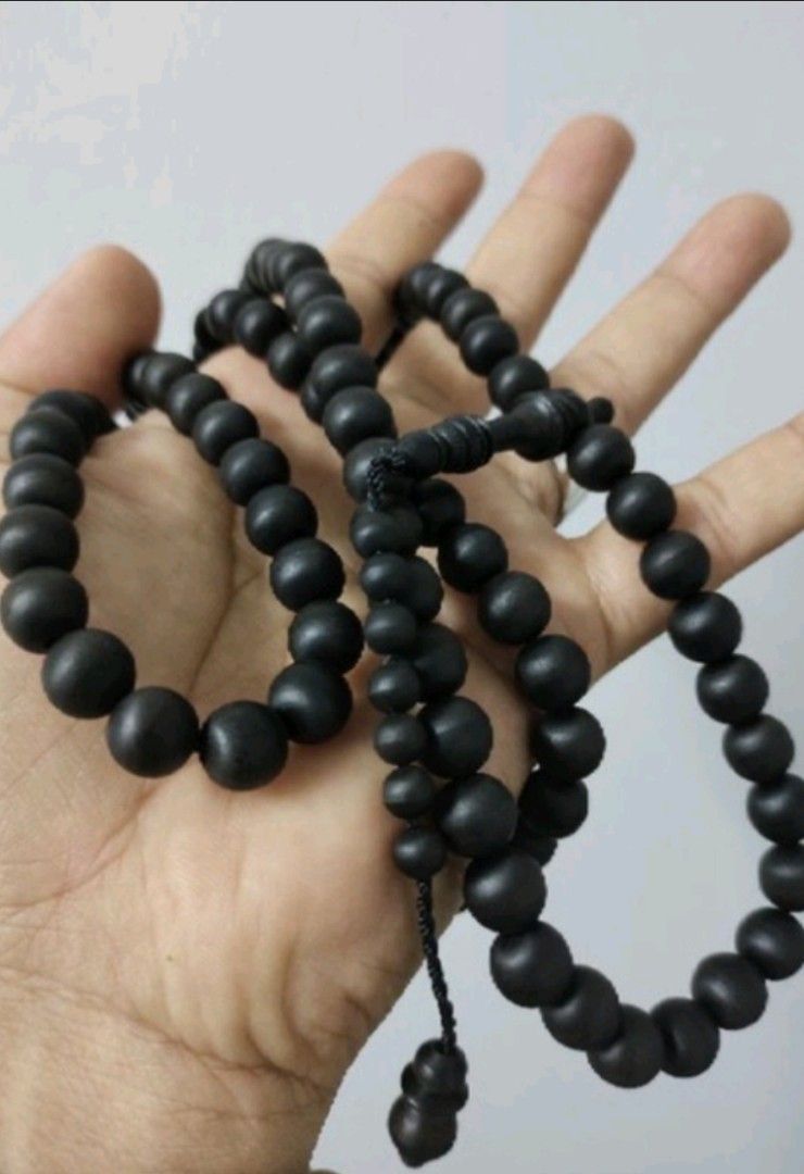 Tasbih gemunggal hitam tenggelam dalam air, Hobbies & Toys ...