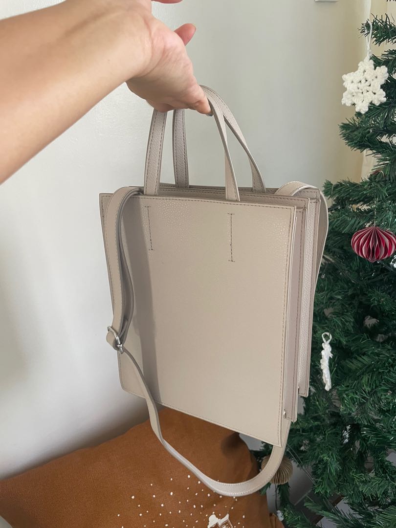 UNIQLO Cross-body bag, Women's Fashion, Bags & Wallets, Shoulder Bags ...