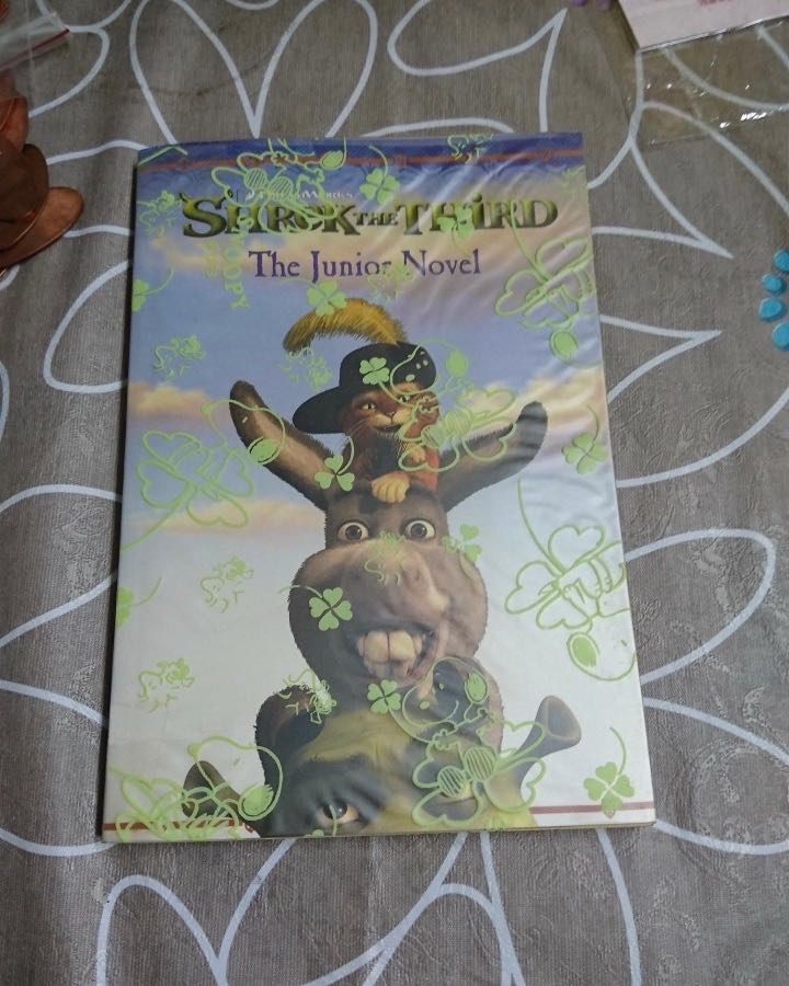 全新 Shrek The Third 史力加3 story book, 興趣及遊戲, 書本 & 文具, 小說 & 故事書 - Carousell
