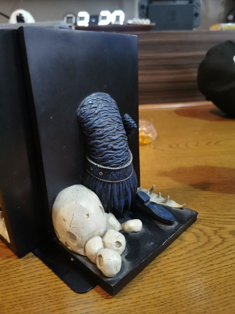 Book Ends (Ryuk from Death Note), Furniture & Home Living, Home Decor ...