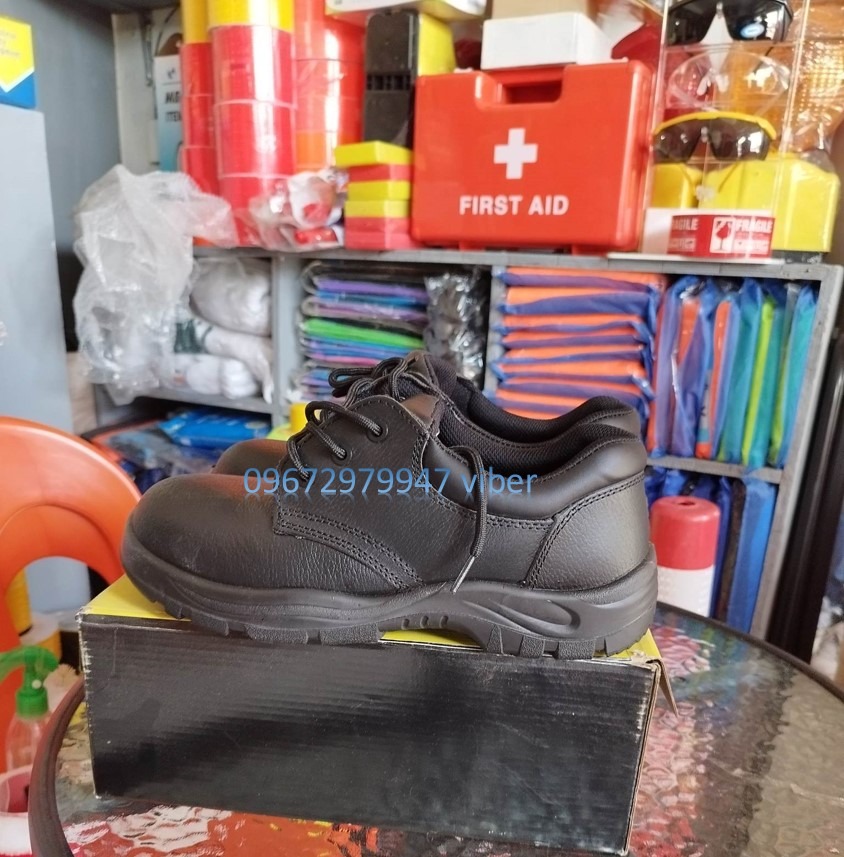 cm-8000 camel safety shoes, Men's Fashion, Footwear, Boots on Carousell